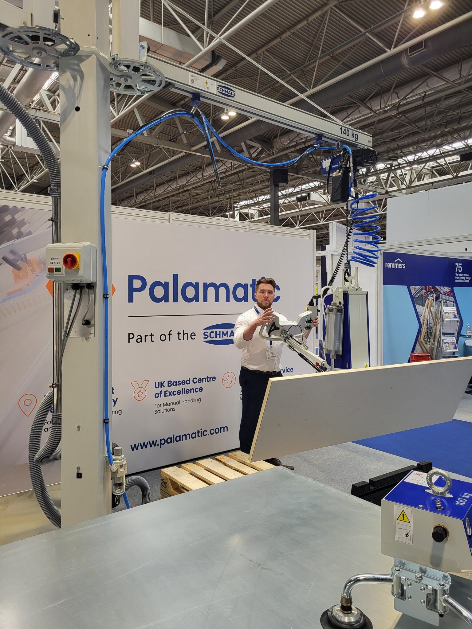Sheet Handling: Challenges, Solutions and Avoiding Injury | Palamatic